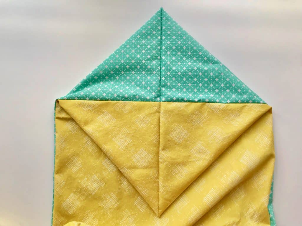 How To Sew A Reversible Table Runner With Pointed Ends Peek a Boo Pages
