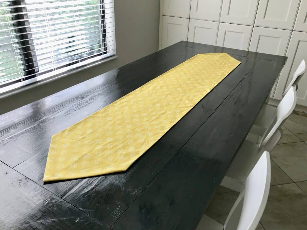 How To Sew A Reversible Table Runner With Pointed Ends Peek a Boo Pages